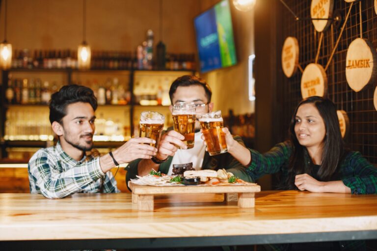 Como fazer a gestão do seu bar: um guia passo a passo - Nox Automação